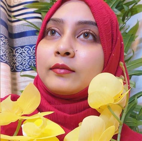 নিজের স্ত্রীর সামনে অন্যের স্ত্রীর প্রশংসা করলে যা হয়। মেয়েরা সর্বদা সুন্দর থাকে তার