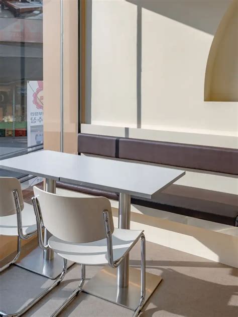 화이트and우드톤 아늑하고 포근한 분위기 모던 컨셉 10평 빵집 인테리어 고양 덕양구 성사동