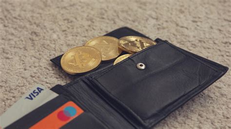 실내 ~을 사용하여 Atm 거래 거래소 결제 경제 금융 금융 기술 기계 기술 남성 남자 네트워크