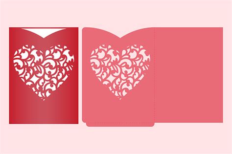 패턴 하트가 있는 레이저 컷 포켓 봉투 절단용 템플릿입니다 레이스 하트와 결혼식 초대또는 발렌타인 인사말 카드 모형 가리기에