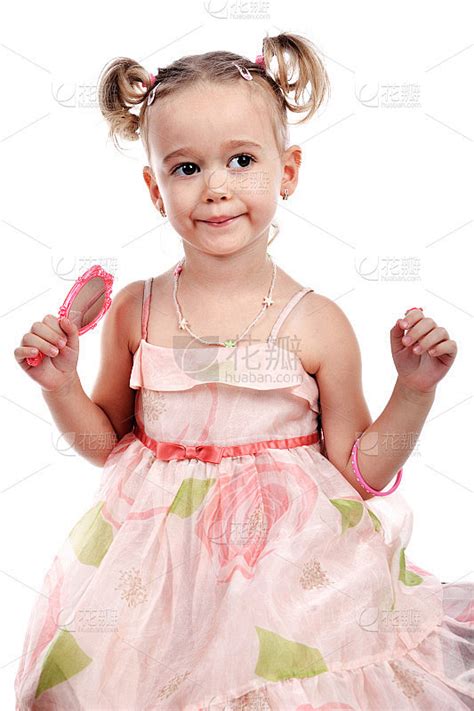 金发碧眼的小女孩