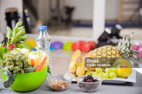 건강 한 라이프 스타일 개념 다이어트 및 피트 니스 건강 음식 스포츠 또는 운동 선수의 장비 건강관리와 의술에 대한 스톡 사진 및 기타 이미지 Istock