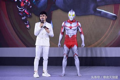 電影鋼鐵飛龍之再見奧特曼即將上映，八塊腹肌成最大亮點 每日頭條