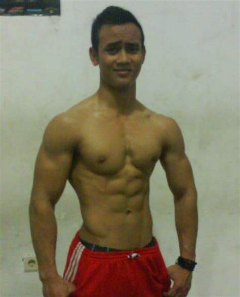Cowok Gym Pria Sixpack