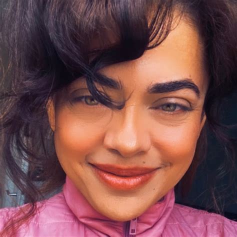 Natalie Nikaia 娜怡 Youtube