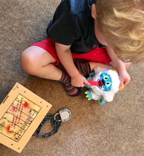 Crate Creatures review - Blizz - Chilling with Lucas