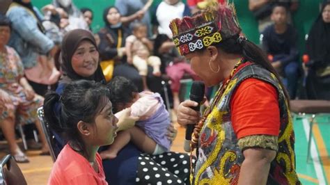 Foto Ternyata Ini Keyakinan Yang Dianut Ida Dayak Emak Emak Hebat Yang