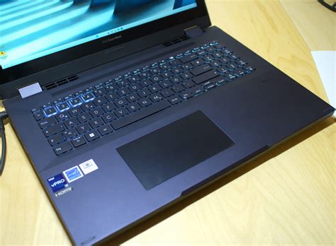 Asus Expertbook B Flip Review Beefy Workstation Convertible With Stylus Notebookcheck Net