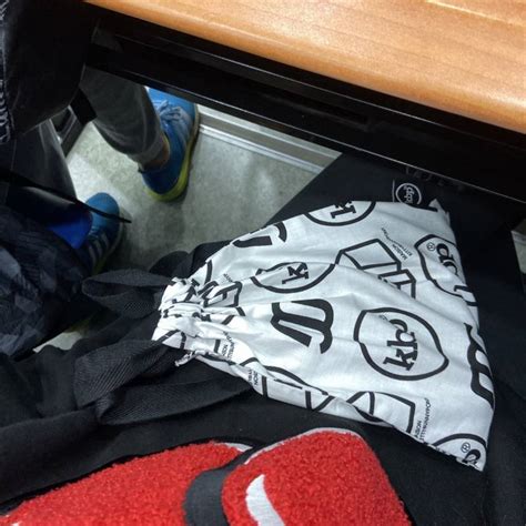 나 오늘 완전 귀여운 쪼꼬미 가방 들고 다녔어 인스티즈 Instiz 일상 카테고리