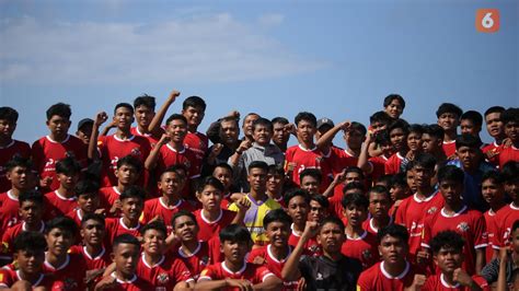 Cek Fakta Tidak Benar Ini Foto Bus Tim Pssi U 17 Cek Fakta