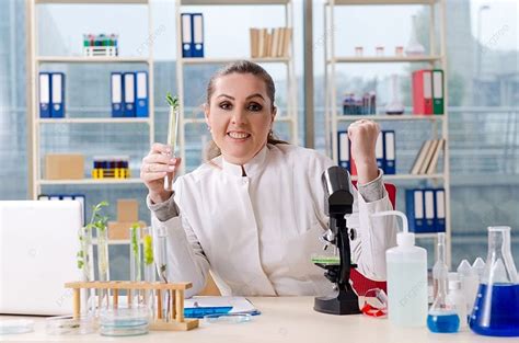 Female Biotechnology Scientist Chemist Working In The Lab Photo