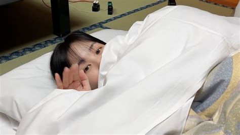 밤만 되면 이불 속으로 부르는 여자 Youtube