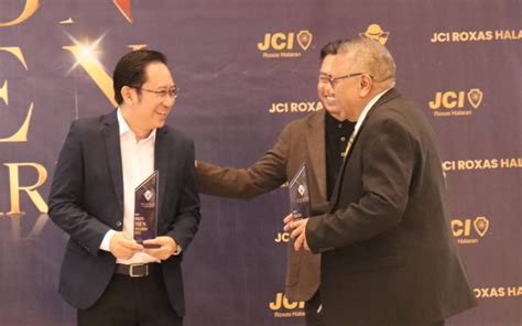 Mayor Dadivas Presented With Ironmind Award By Jci Roxas Halaran Bigger Brighter Better
