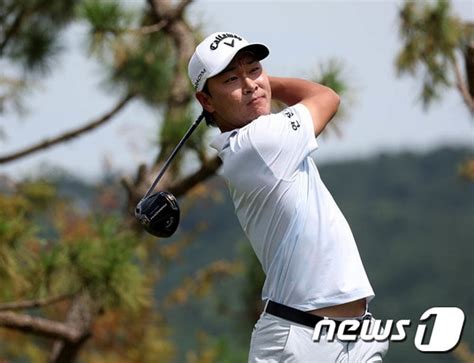 전가람 Kpga 선수권 이틀째 선두 유지5년 만의 우승 도전 뉴스1