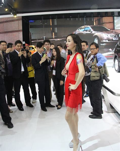 Tertawa Tertiwi Gan Lulu Spg Beijing Motor Show