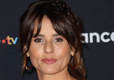 Faustine Bollaert Saffiche Comme Rarement En Maillot De Bain Pour