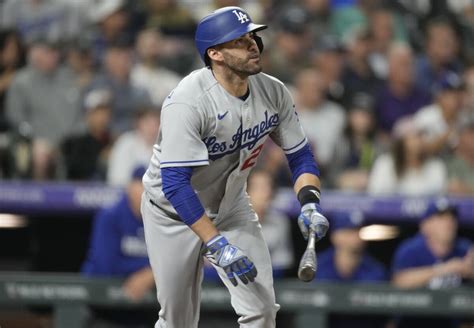 They Werent Fazed Dodgers Come Out Swinging After Weather Delay Los Angeles Times