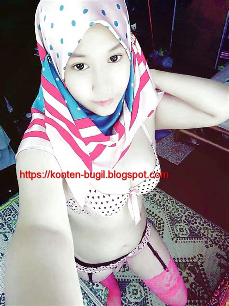 Cewek Jilbab ABG Bugil - Konten Bugil