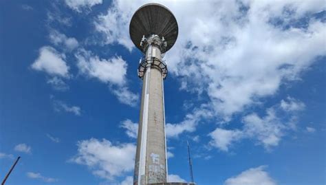 El Gemelo De La Torre De Hércules Tiene Una Altura De 50 Metros Y Es