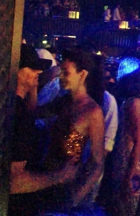 Leonardo Dicaprio Vittoria Ceretti Kiss In Ibiza Club Photos News