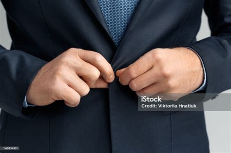 비즈니스 라이프 스타일 회색 버튼 업 클로즈업에 고립 된 서 있는 사업가 거래자에 대한 스톡 사진 및 기타 이미지 거래자 경영자 기술 Istock