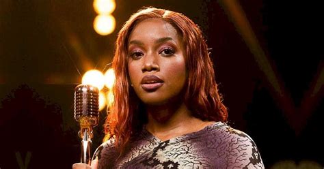 Exclusiva Iza Anuncia Separação