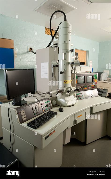 Electron Microscope In A Science Lab Stock Photo Alamy