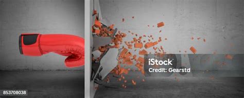 측면 보기에서 거 대 한 빨간 권투 글러브의 3d 렌더링 벽돌 벽을만 지 고 떨어지는 잔해와 함께 그것을 파괴 권투 스포츠에