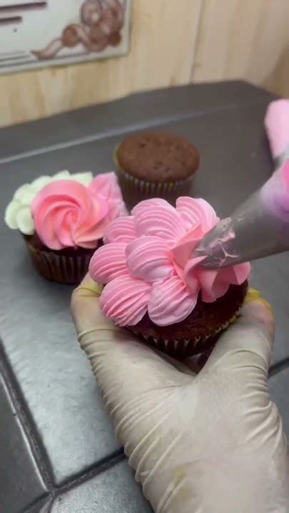 Chocolte Cup Cakes With Cream Decor Short Viral Youtube
