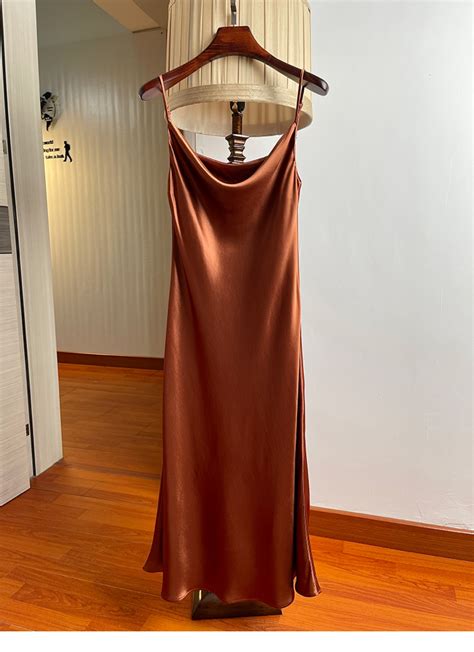 荡领缎面醋酸真丝吊带裙中长款 高级感内搭打底连衣裙夏薄款垂感 阿里巴巴