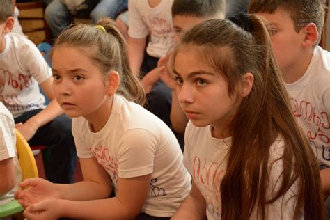 Iverieli სოფელ საცხენისის საჯარო სკოლის მოსწავლეების შეხვედრა მწერალ ლელა ჩუბინაშვილთან