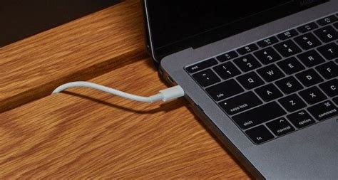 Laptop Only Stays On When Plugged In Rapidtaia