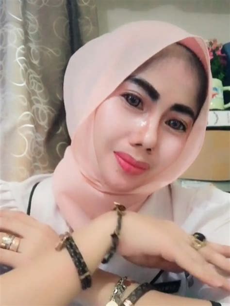 Potret PNS Yang Pernah Viral Di Media Sosial Penampilannya Curi Perhatian Hot Liputan Com