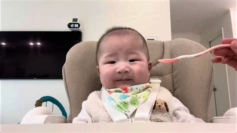 5개월 이유식 쌀미음 먹이는법😅 Youtube