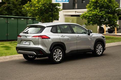 Toyota Corolla Cross ATMOS AWD HYBRID Vs Toyota Corolla Cross GXL AWD HYBRID