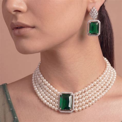 Beautiful Design Silver Plated Crystal Stones Necklace Set For Girlswomen