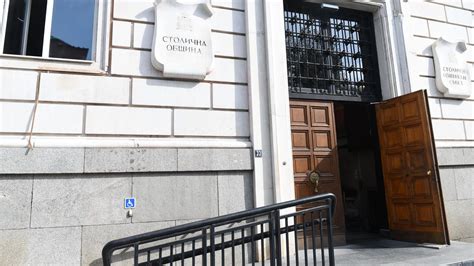 Служители на Антикорупционната комисия претърсват кабинета на столичен зам кмет Новини бг