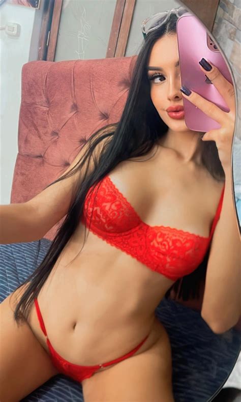 The Sexiest Selfies On The World Wide Web