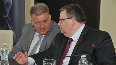 И главсекът на МВР обеща да разкрие истината за тютюневите складове Новини бг