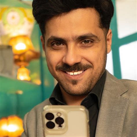 خالد اليوسفي المكارح Kucv83 เรื่องราว Snapchat ตลอดจน Spotlight และเลนส์