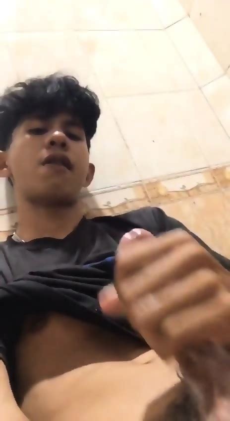 Brondong Ganteng Lokal Di Bait Coli