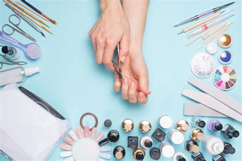 매니큐어손톱을 만들기 위한 도구 젤 광택 제 관리 및 위생 뷰티 살롱 네일 살롱 Nochts 작업을 위한 마스 티라 손에 대 한 여자의 사랑 매니큐어 미용술에 대한 스톡