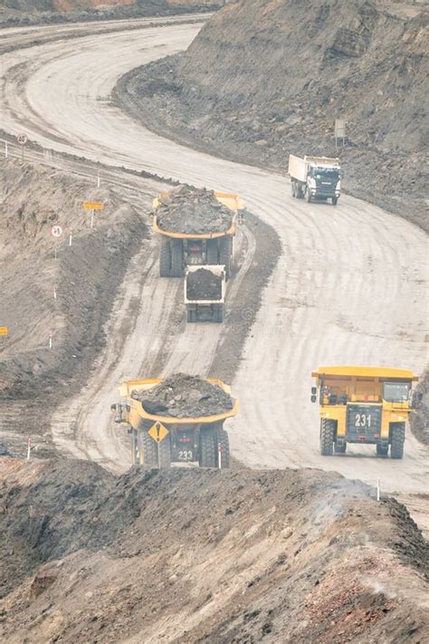 Loading Coal Into Body Truck Mining Truck Mining Machineryto Transport Coal Indonesia Coal