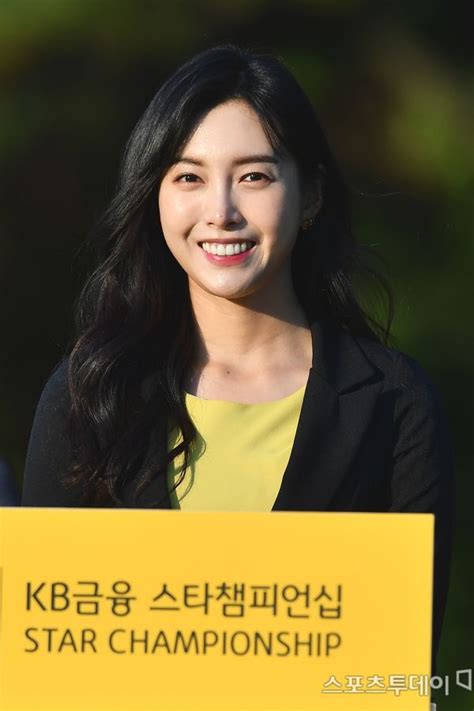 St포토 홍재경 아나운서 미소