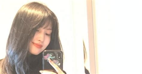 트와이스 모모 뻥 뚫린 가슴 은근 과감한 의상