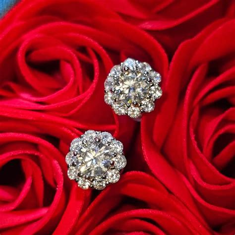 ปุอามี่ จำหน่ายเพชร เเละ สั่งทำขึ้นตัวเรือน มีใบรับรองทุกชิ้น Ennxo