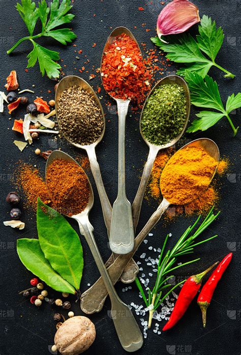 各种草药和香料