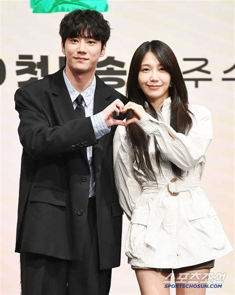 Lee Jun Young And Jeong Eun Ji Tease Chemistry In Pump Up The Healthy