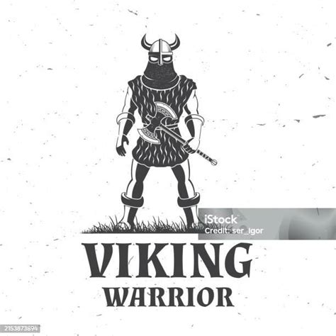 바이킹 전사 로고 배지 스티커 벡터 일러스트 레이 션입니다 엠블럼 라벨 및 패치용 흑백 스타일 바이킹 헬멧 전투 더블 도끼 0