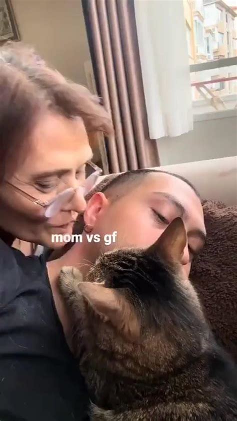 엄마 Vs 여자친구